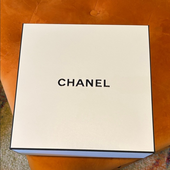 CHANEL | Accessories | Chanel Classic White Gift Box | Poshmark